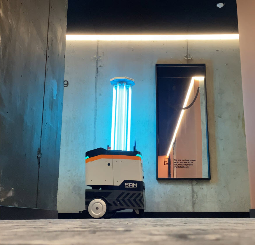 De Bazaar zet innovatieve robot in om ruimtes virusvrij te maken.